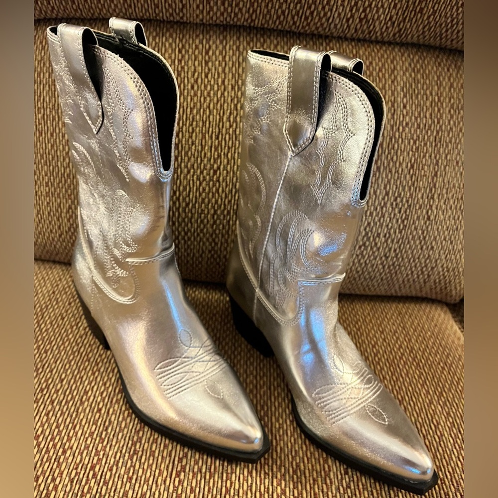 Indi Go Rd. Silver Cowboy Boots - Gem